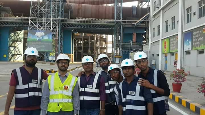 University of Engineering & Management (UEM) students on an Industrial ...