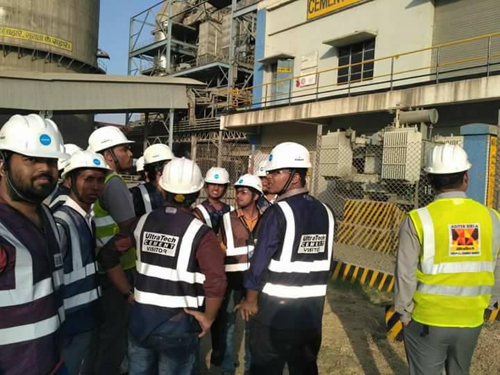 University of Engineering & Management (UEM) students on an Industrial ...